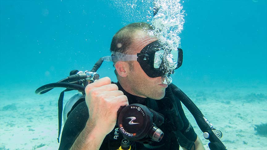 Mastering the Regulator Clear: A Fundamental Skill in Open-Water Courses
