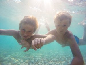 Can You Open Your Eyes Underwater Without Goggles? Yes—Here’s How